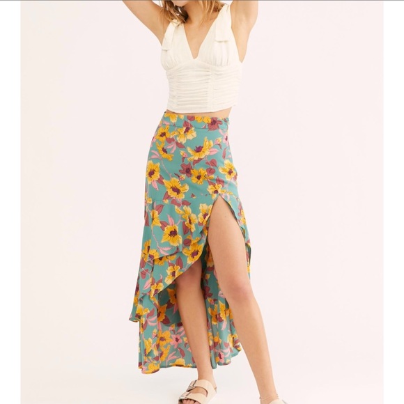 Flynn Skye | Skirts | Flynn Skye Nadia Maxi Skirt Floral Print Size M ...